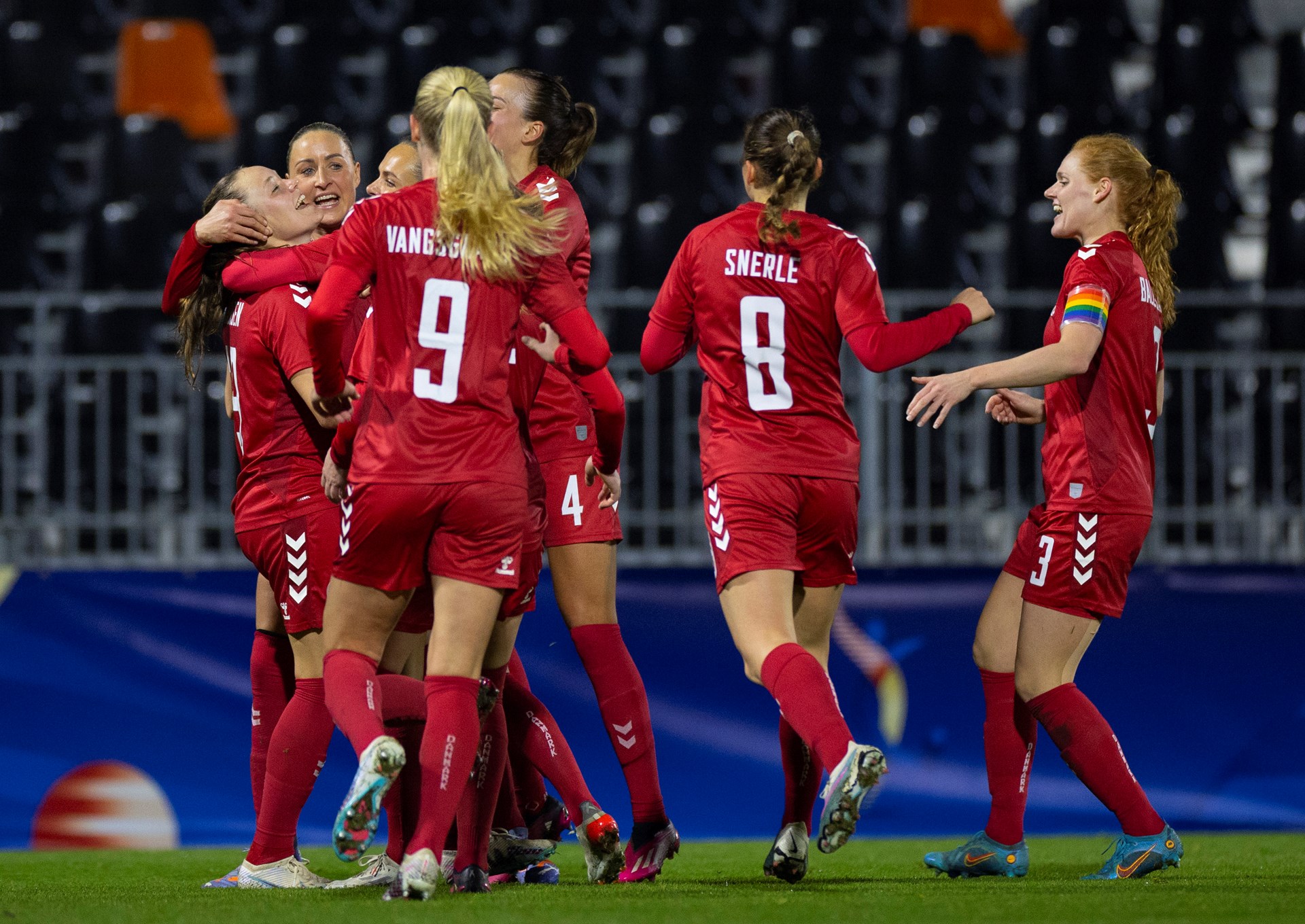 Danmark vinder efter vildt comeback